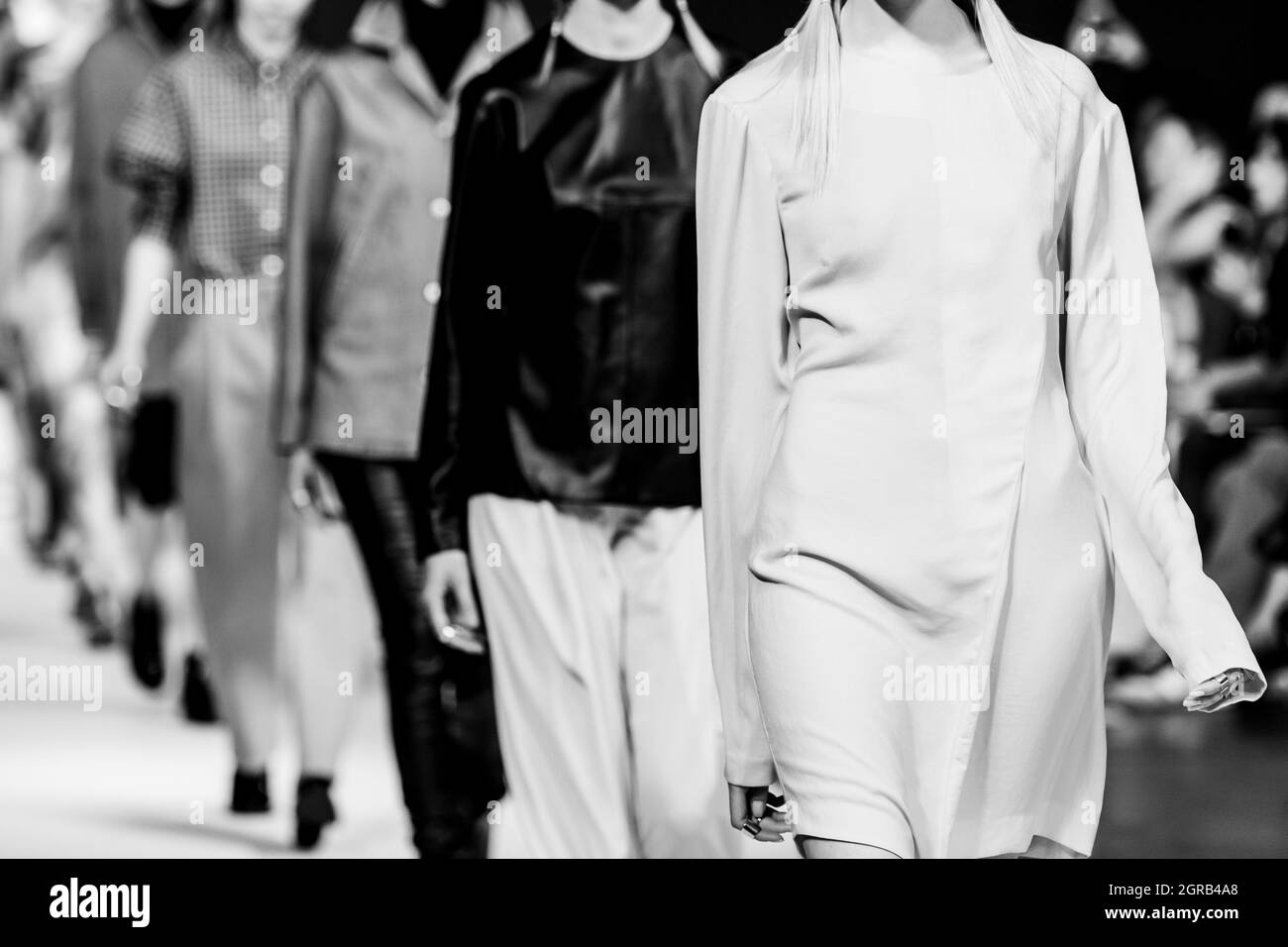 Black catwalk model hi-res stock photography and images - Alamy