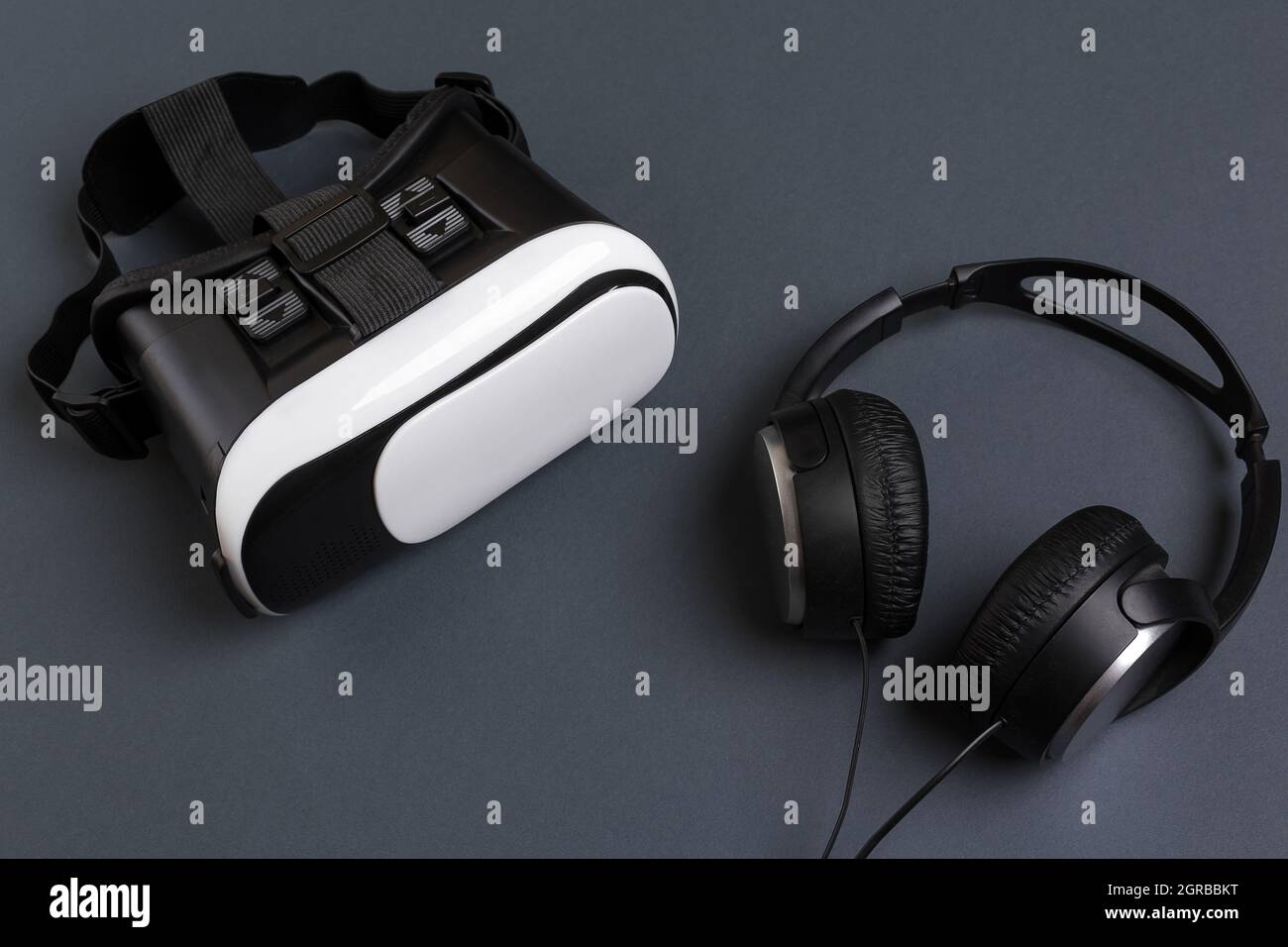 Virtual reality headset. Top view Stock Photo - Alamy