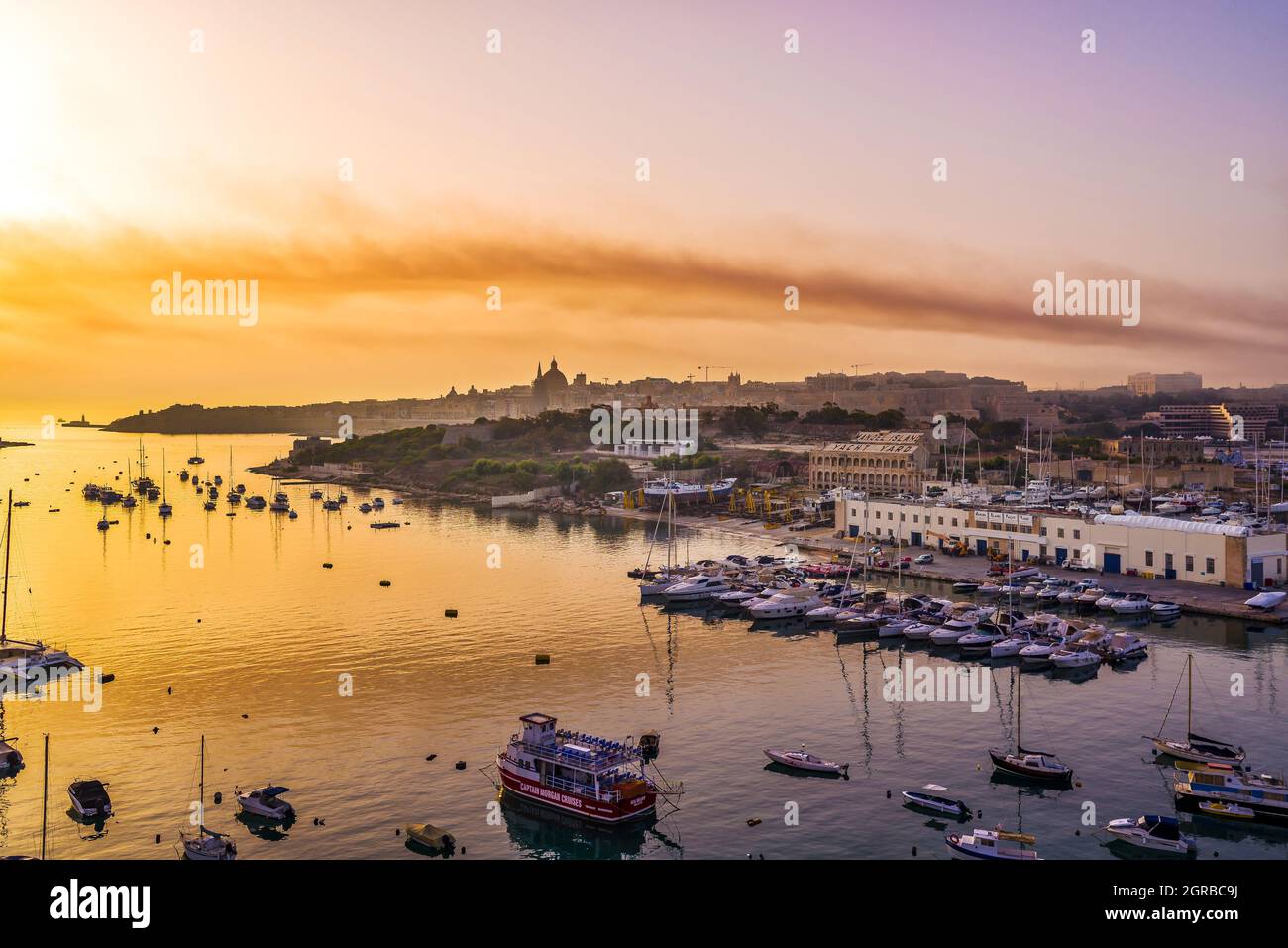 Boats in marsamxett harbour hi-res stock photography and images - Alamy