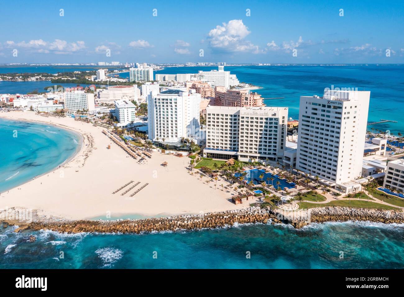 Blue water cancun hi-res stock photography and images - Alamy