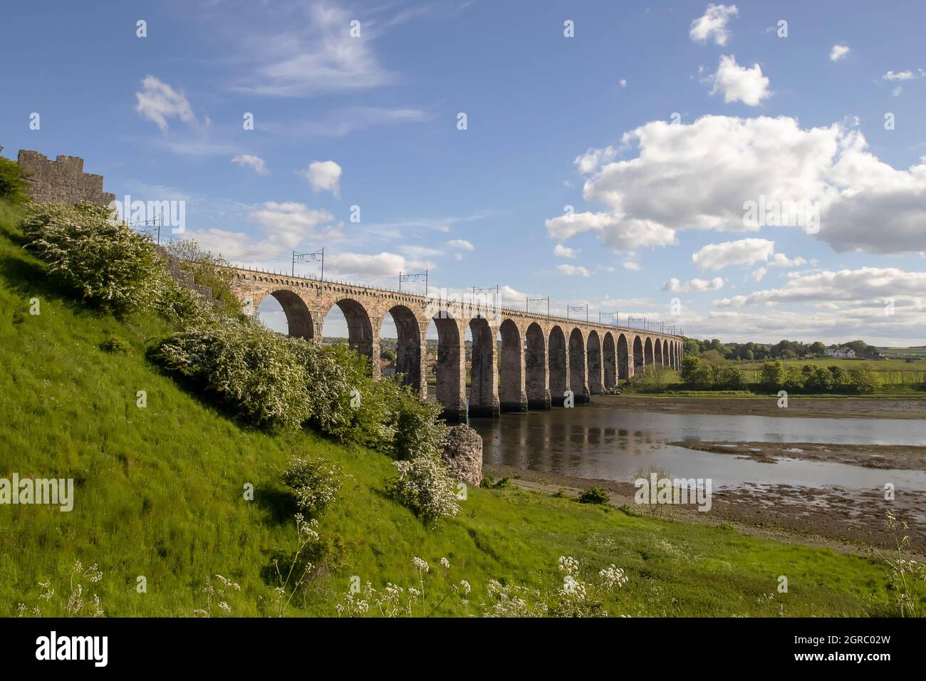 Border rail bridge hi-res stock photography and images - Alamy