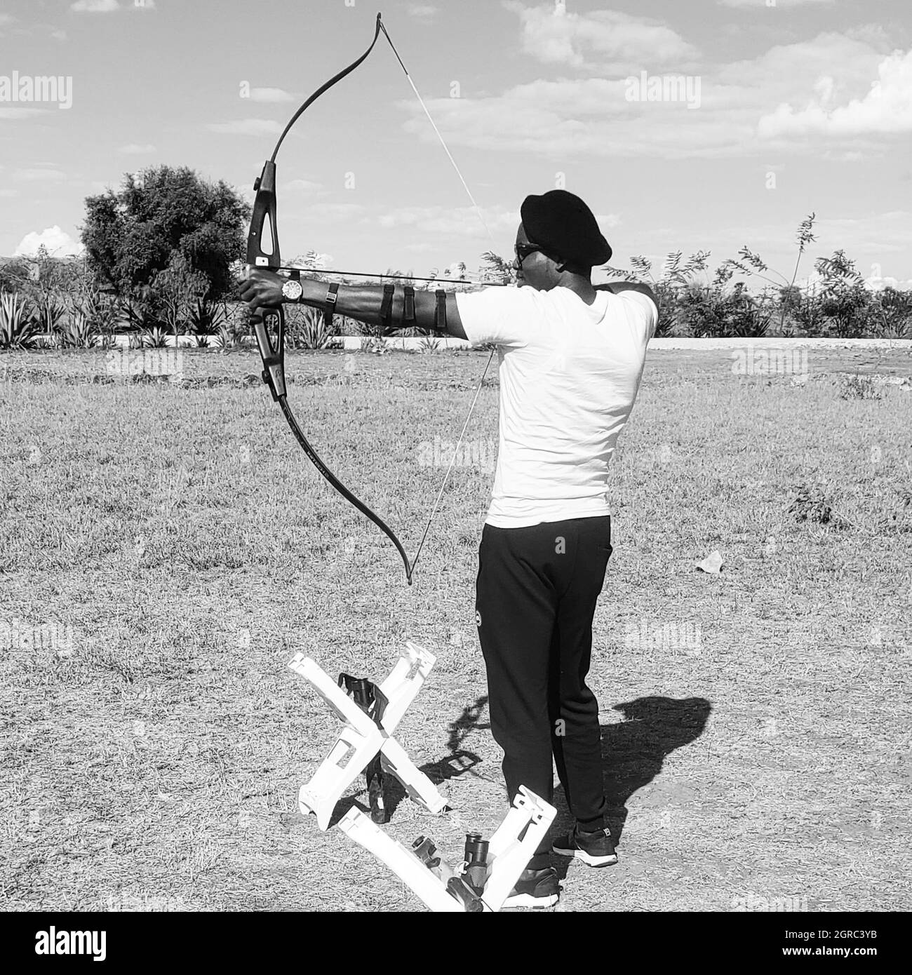 Shoot an arrow Black and White Stock Photos & Images - Alamy