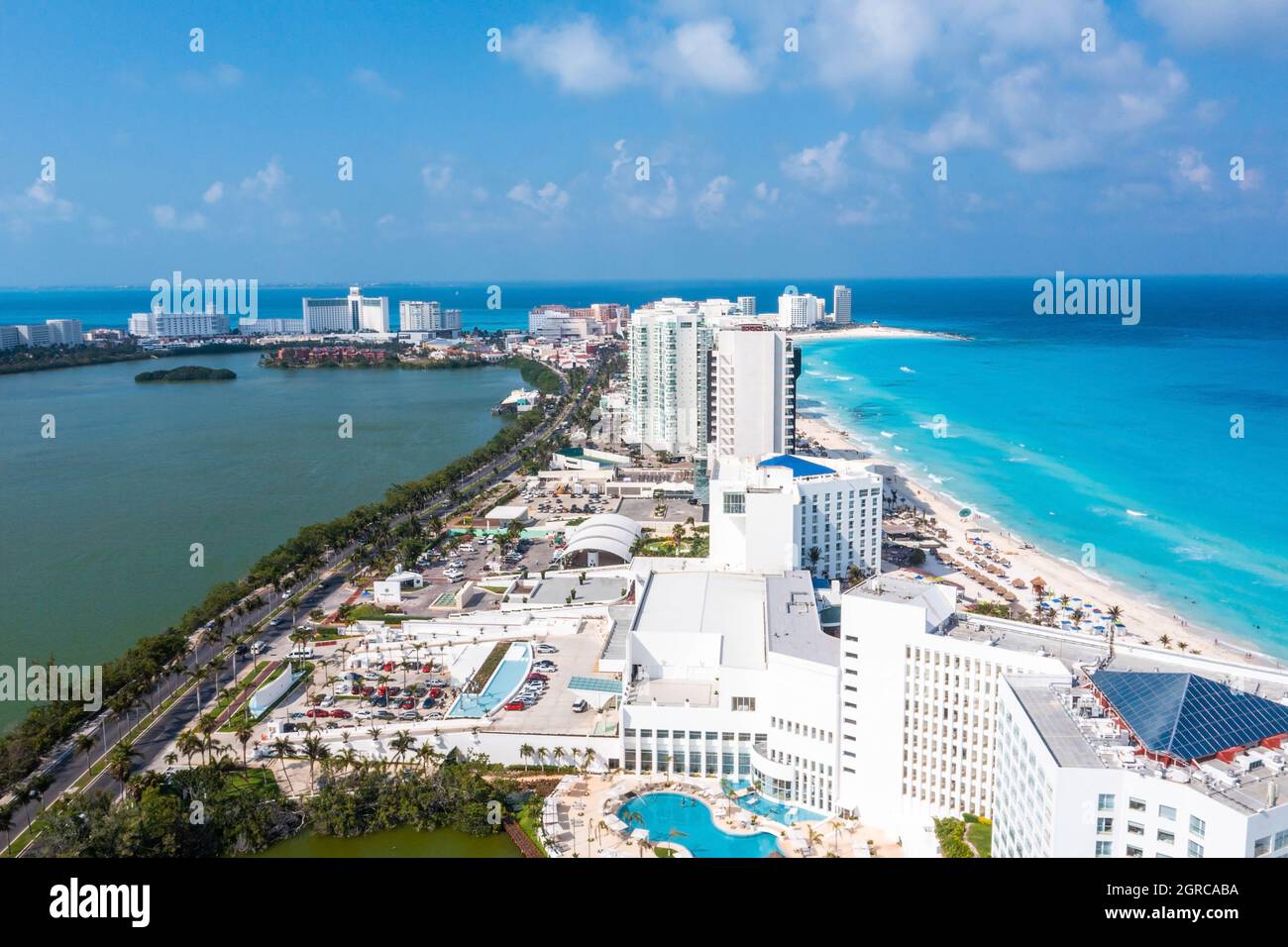 Cancun luxury hotels hi-res stock photography and images - Alamy