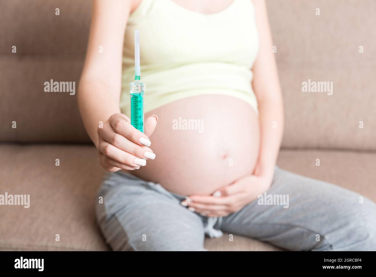 Injection abdomen hi-res stock photography and images - Alamy