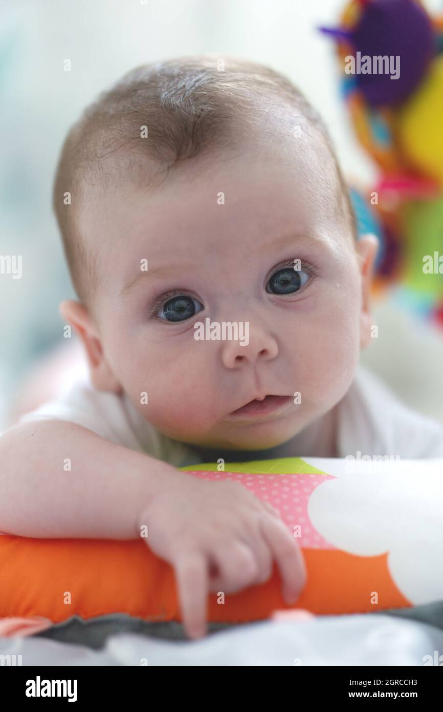Newborn staring hi-res stock photography and images - Alamy