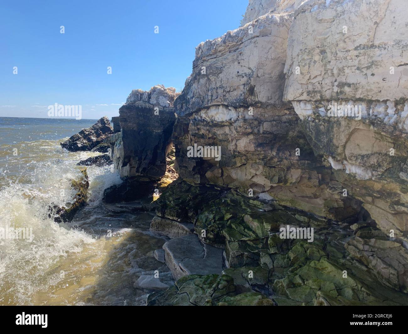 sea rock is breaking powerful wave on rocks Stock Photo - Alamy