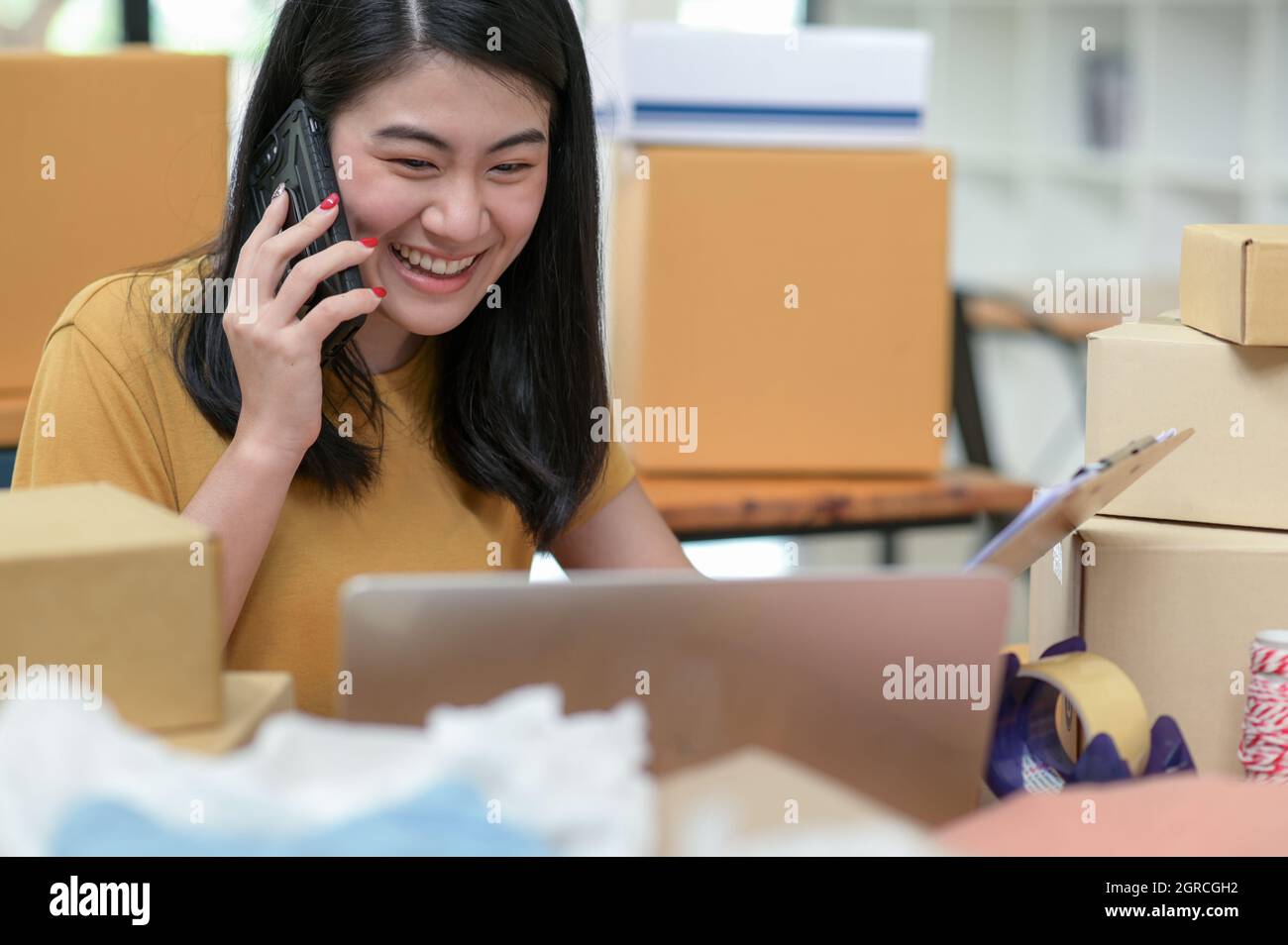 Confirm order hi-res stock photography and images - Alamy