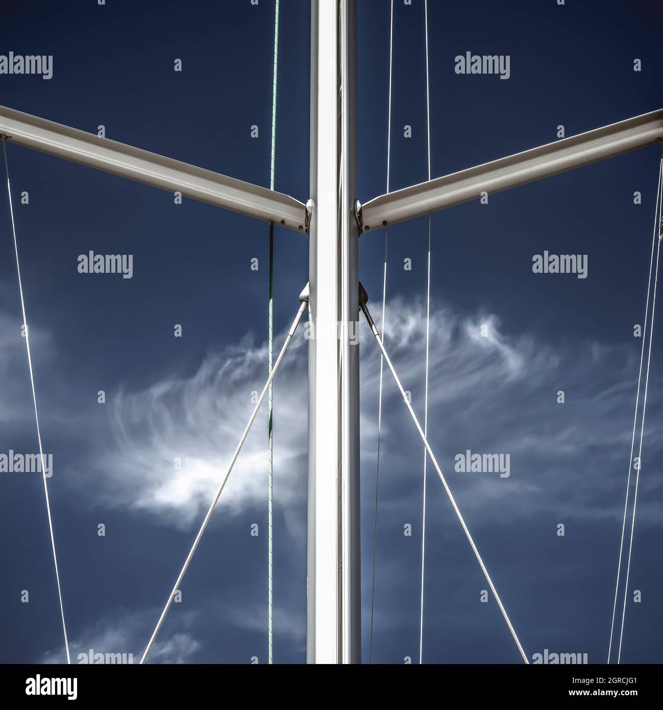Mast spreaders hi-res stock photography and images - Alamy