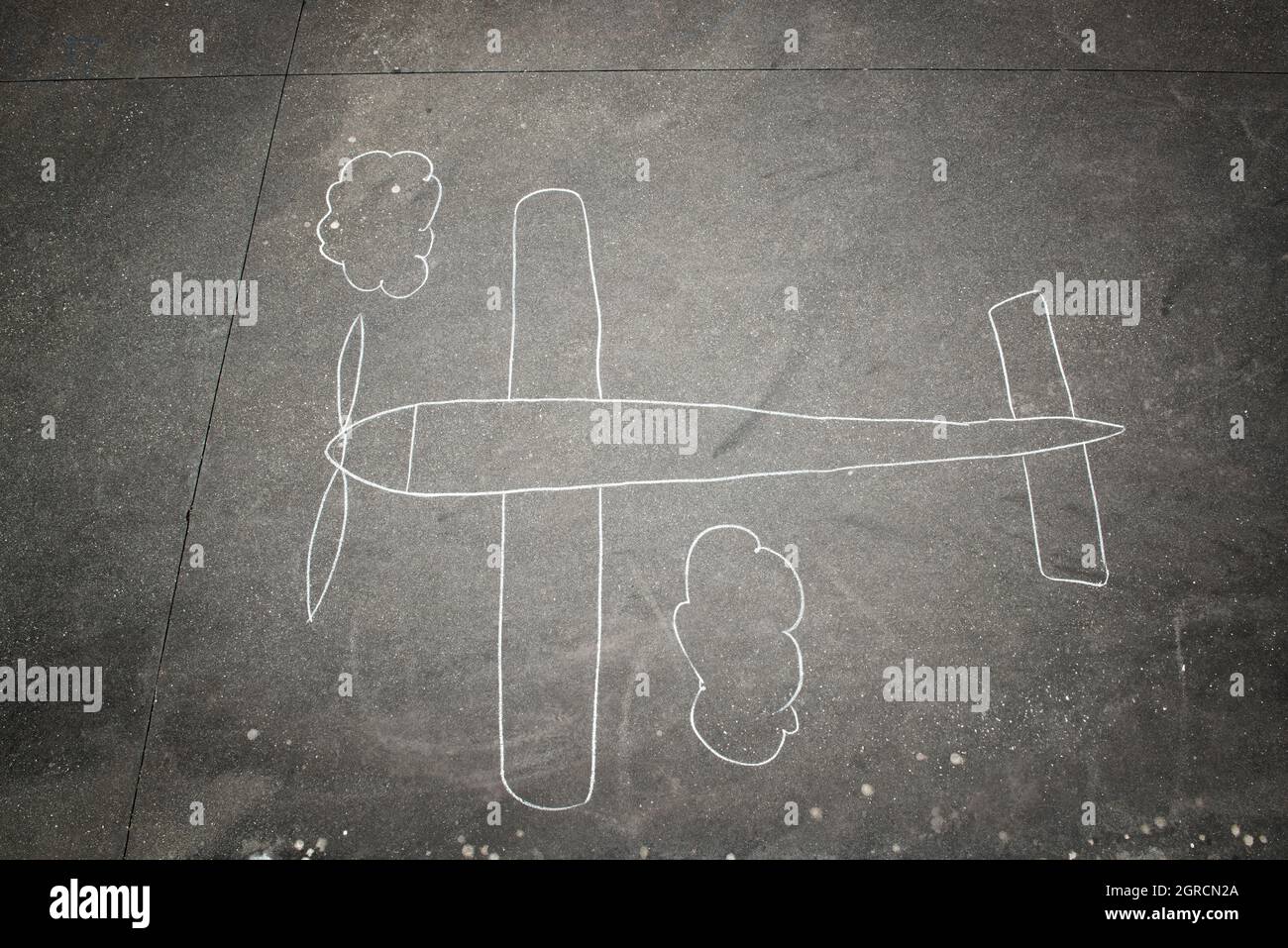 Plane drawn with chalk by kids on the street Stock Photo - Alamy