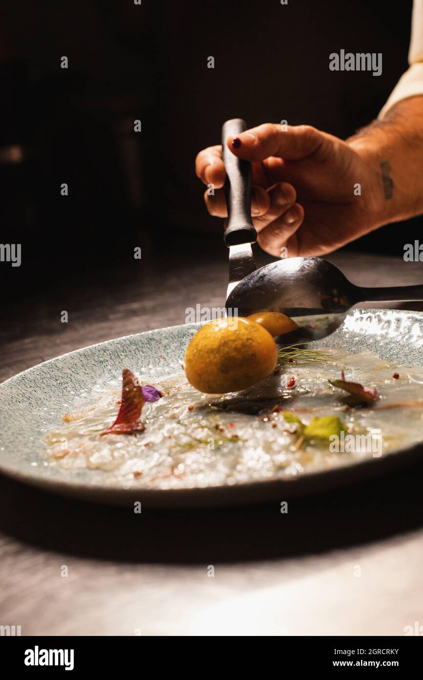 Plating food hi-res stock photography and images - Alamy