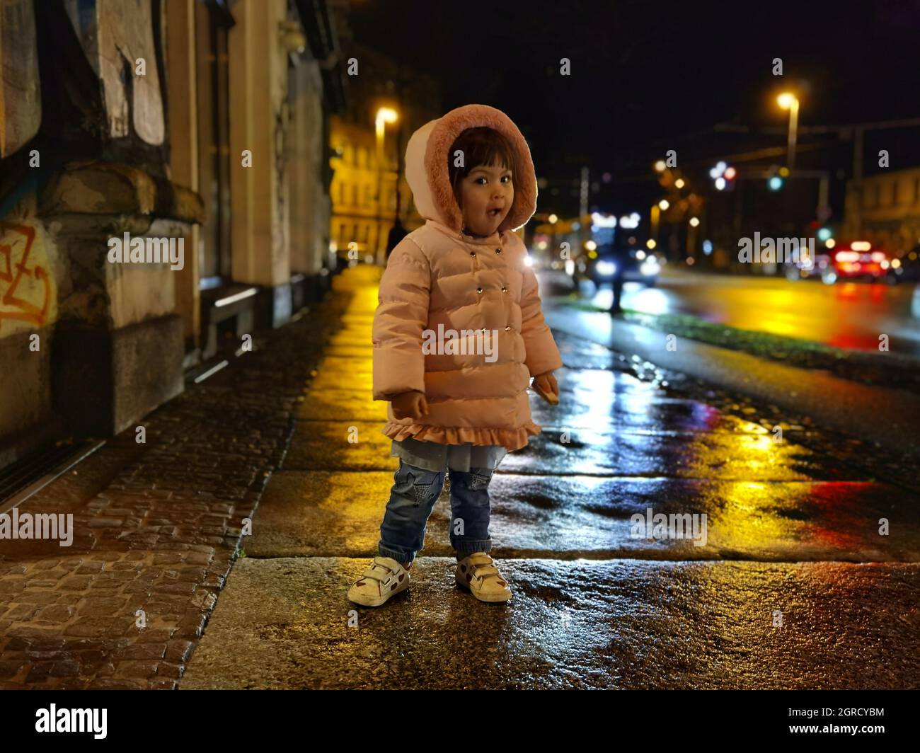Child dark street night hi-res stock photography and images - Alamy