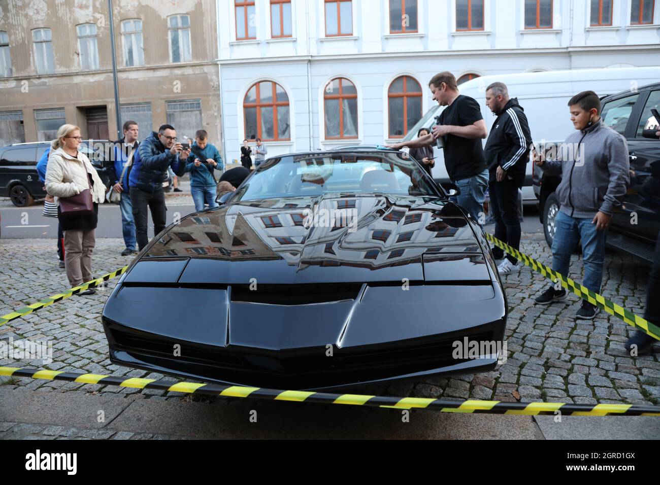 Das Filmauto K.I.T.T. wird für den Einsatz am Set zu Dreharbeiten mit ...