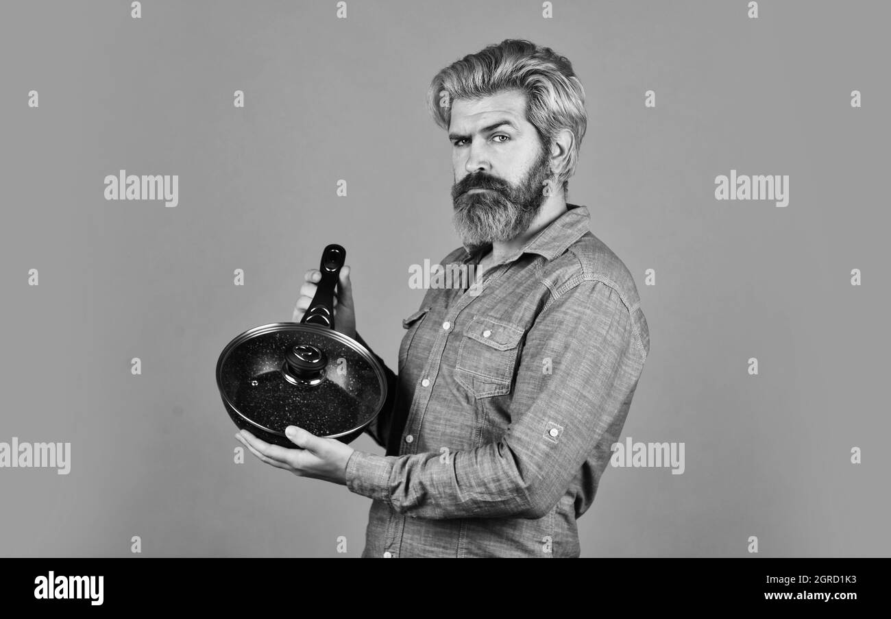 Cooking utensils. Enameled cast iron cooking vessels. Saucepan glass ...