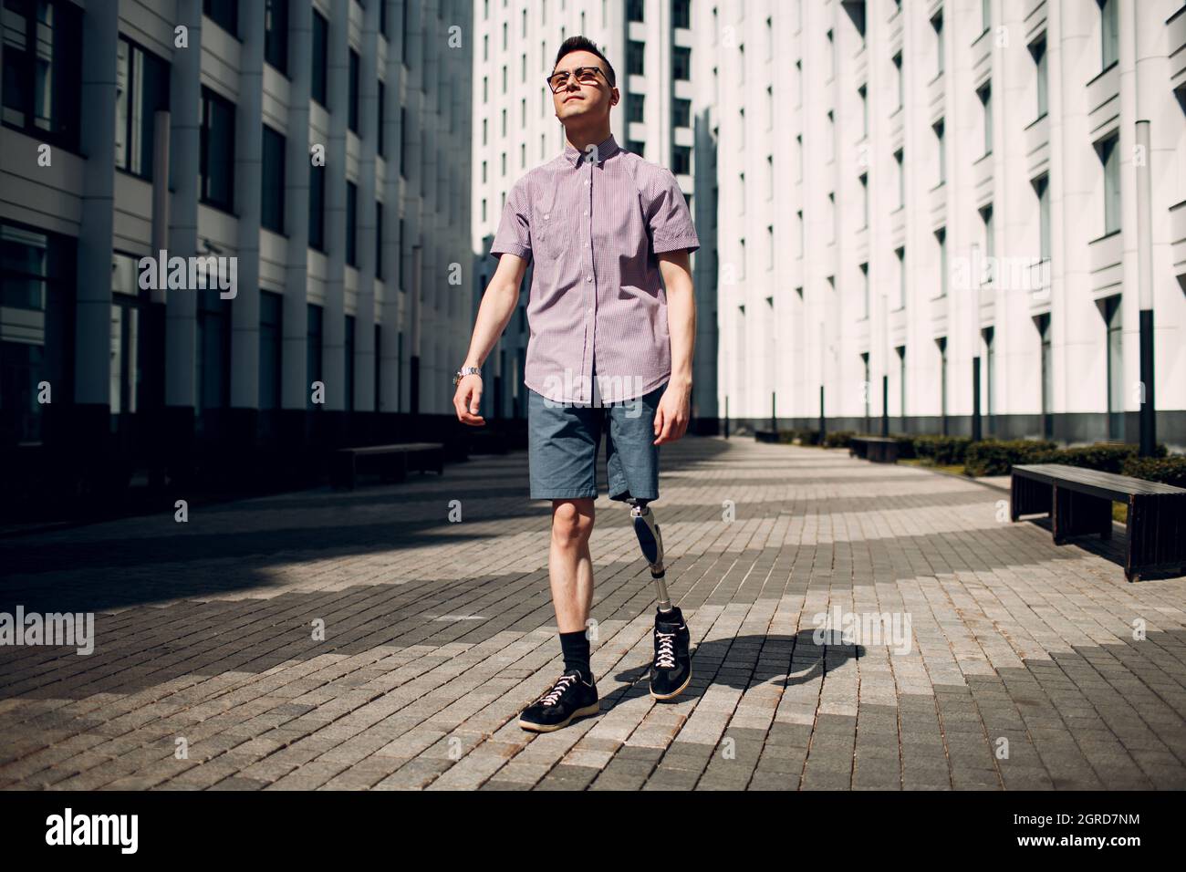 Leg amputated men hi-res stock photography and images - Alamy