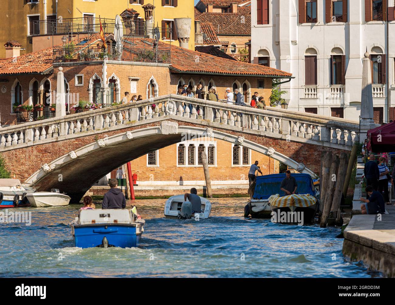 Ponte delle Guglie (Bridge of the Spires - 1580) over the Cannaregio ...