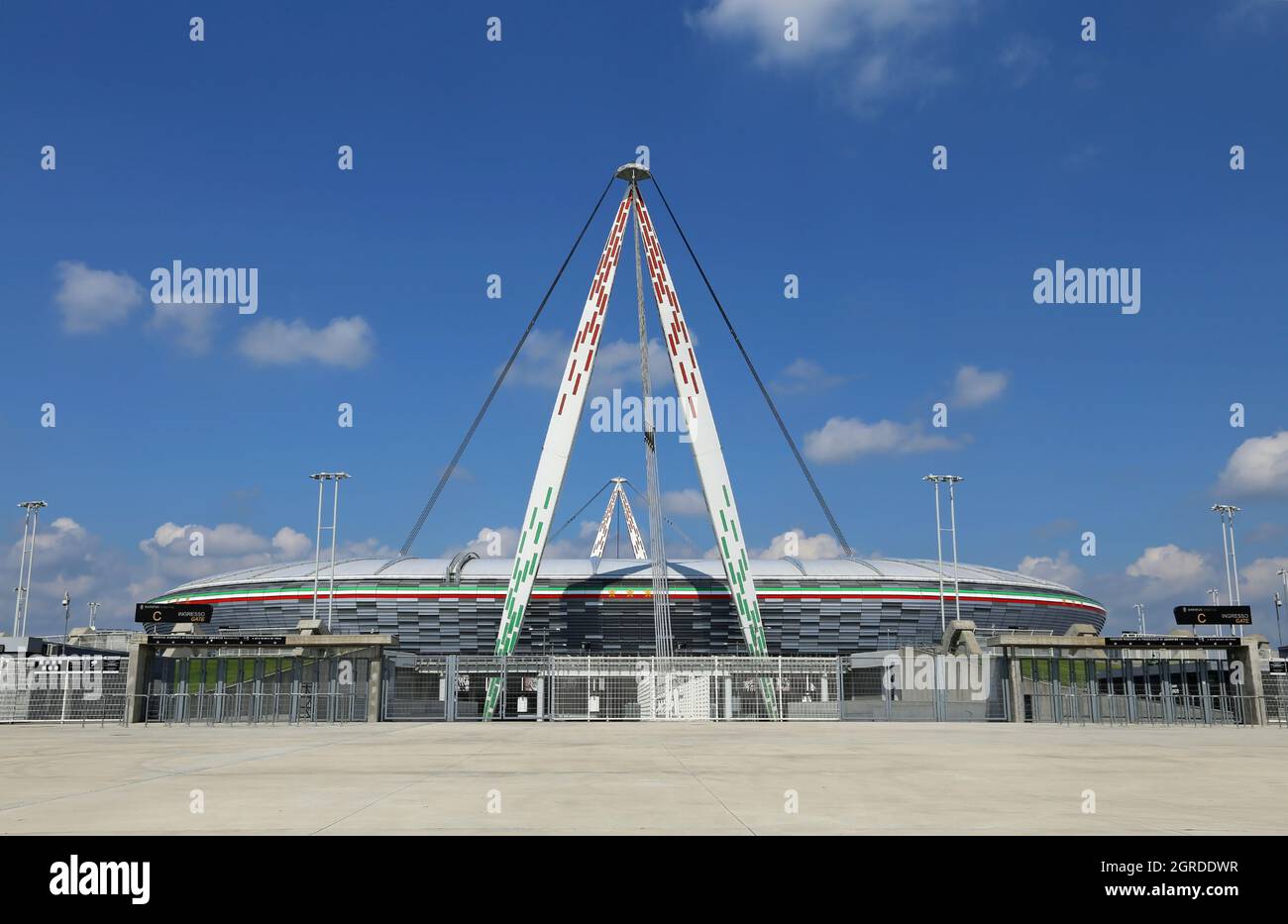 Allianz arena stadio hi-res stock photography and images - Alamy