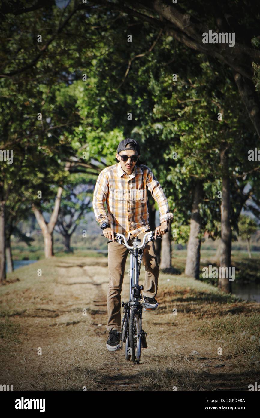 Man riding brompton bike hi-res stock photography and images - Alamy