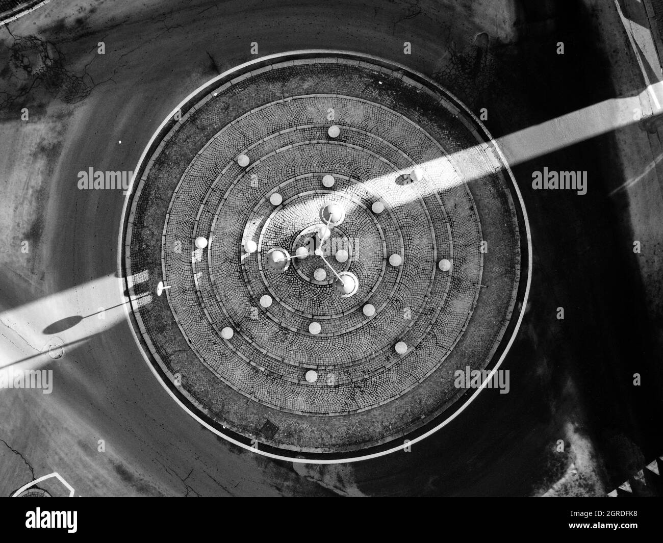 Monochrome roundabout hi-res stock photography and images - Alamy