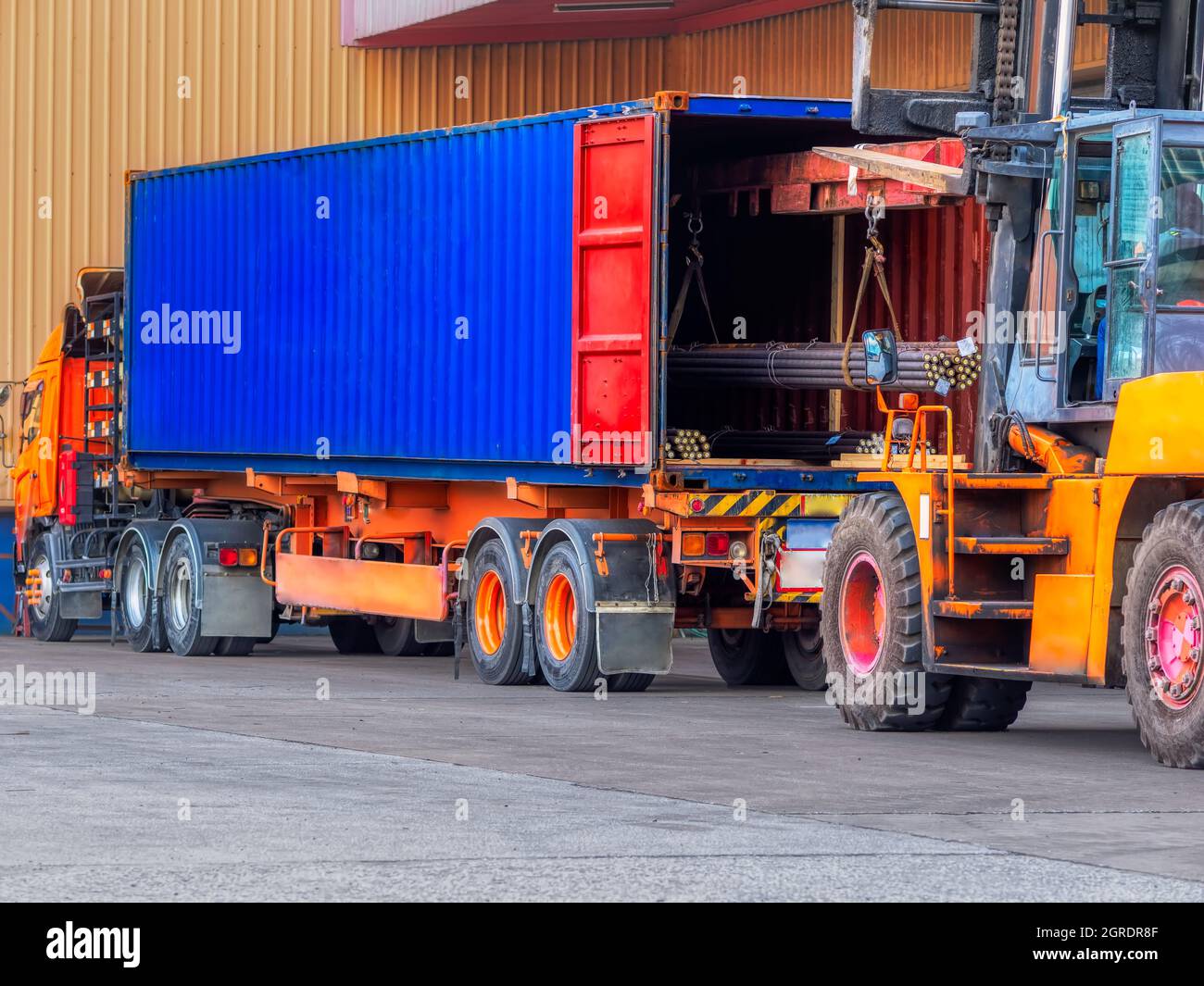 Unstuffing hi-res stock photography and images - Alamy