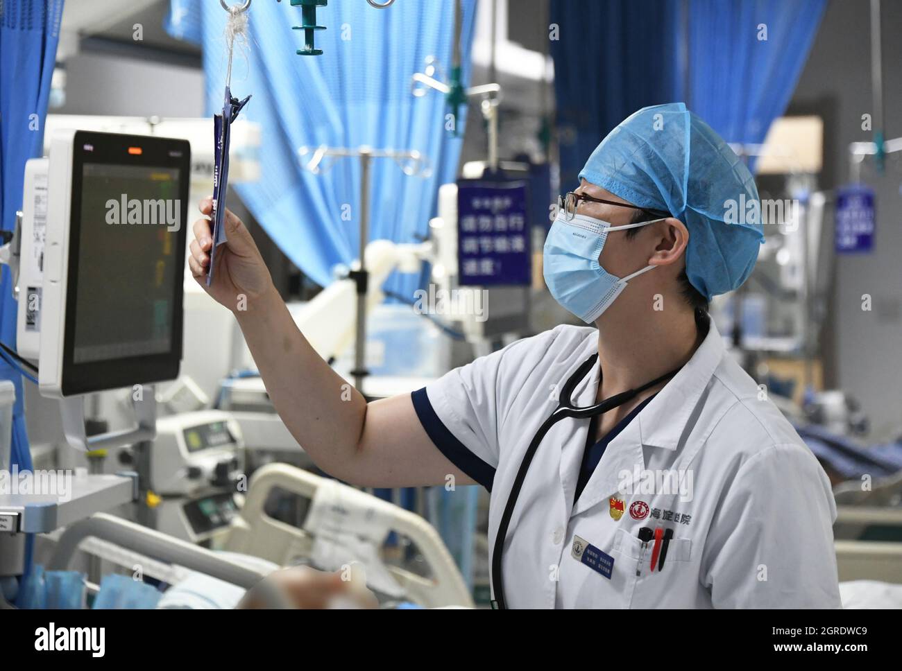 Beijing, China. 1st Oct, 2021. Doctor Zhang Xinyan checks a patient's ...