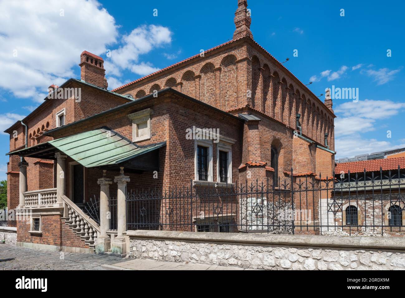 Old synagogue exterior hi-res stock photography and images - Alamy