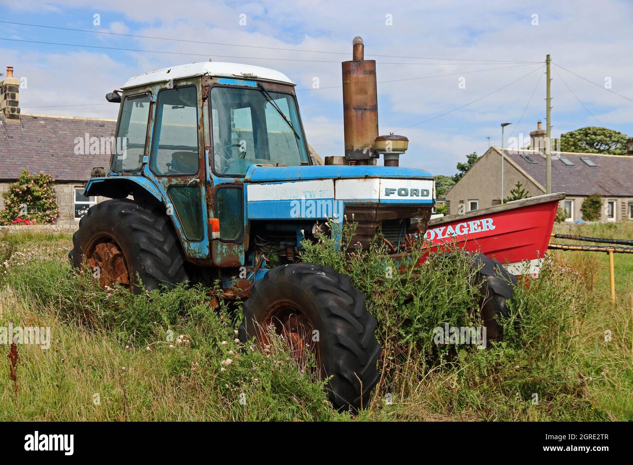 Vintage ford tractor hi-res stock photography and images - Alamy