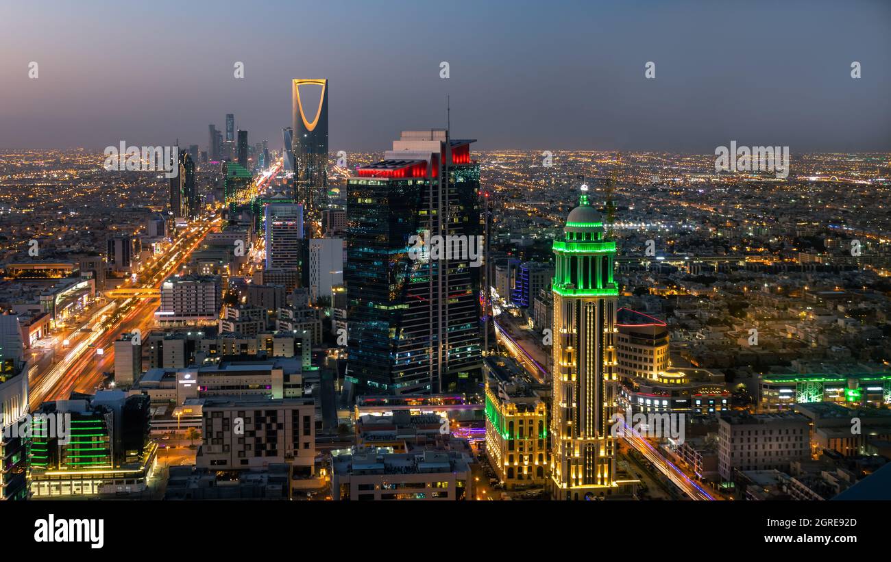 Riyadh saudi arabia aerial night hi-res stock photography and images ...