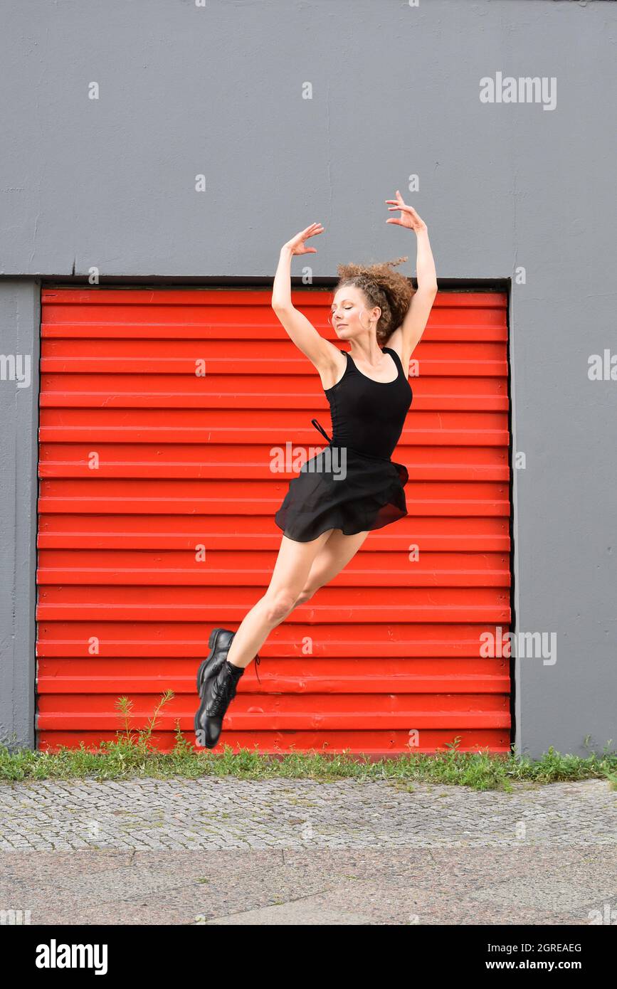 Jumping the berlin wall hi-res stock photography and images - Alamy