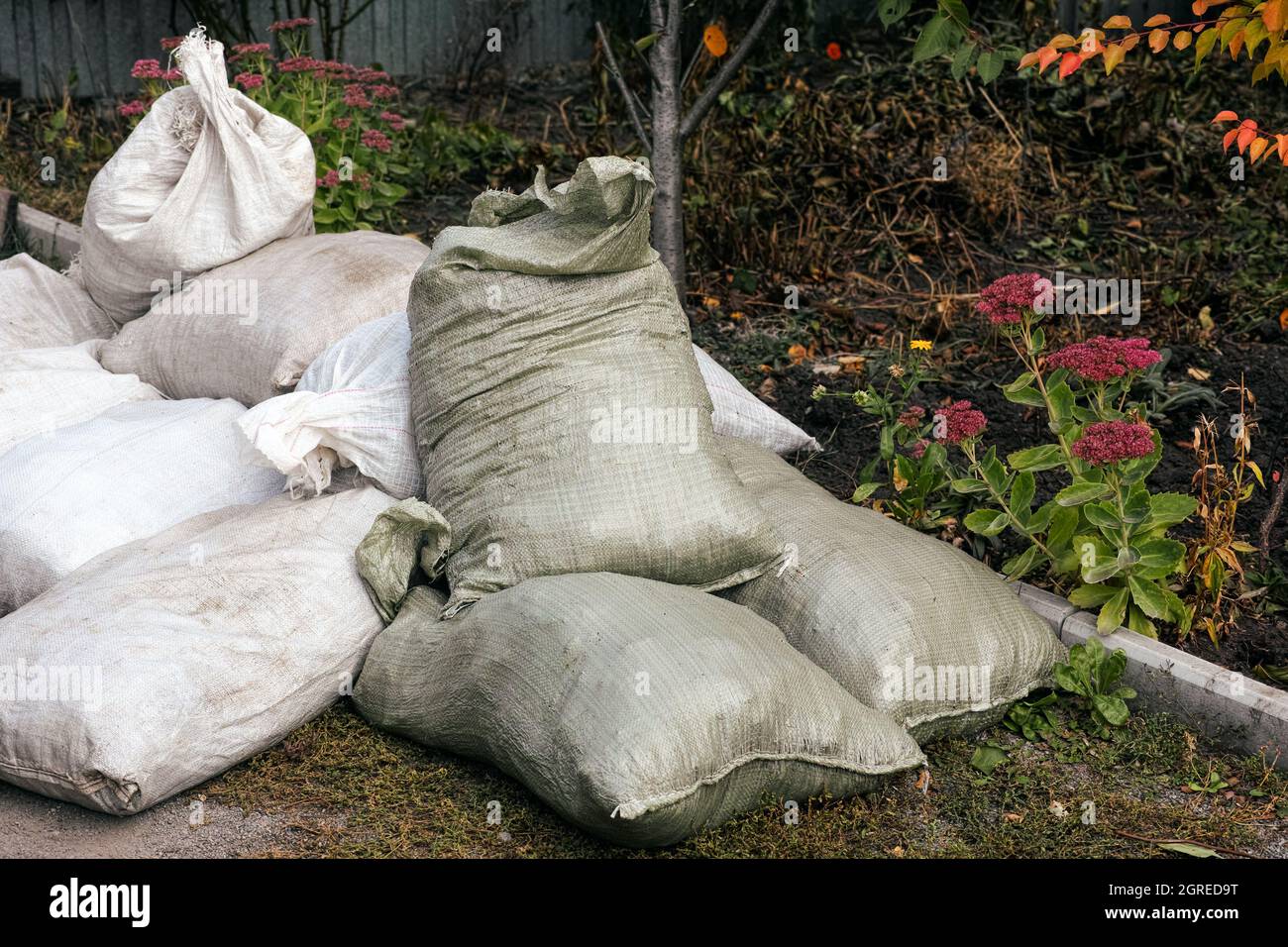Garbage bag pile hi-res stock photography and images - Alamy