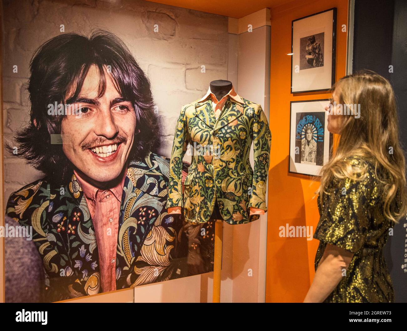 Shirt worn by george harrison hi-res stock photography and images - Alamy