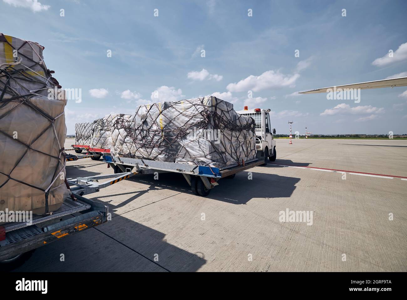 Airplane freight cargo loading hi-res stock photography and images - Alamy