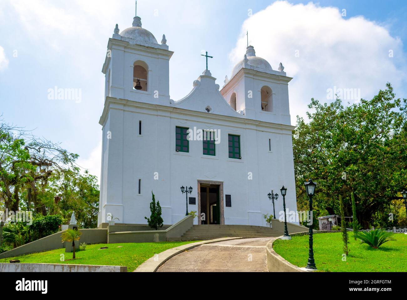 Parish church facade hi-res stock photography and images - Alamy