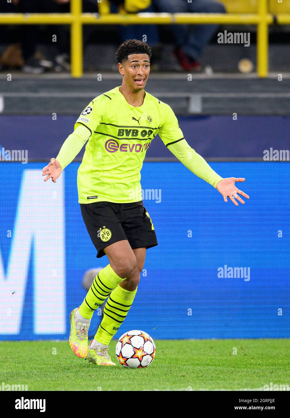 Jude bellingham body hi-res stock photography and images - Alamy