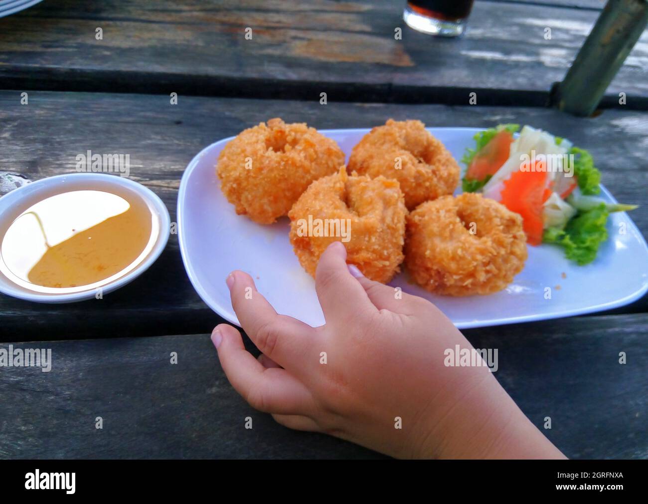 Shrimp donut hi-res stock photography and images - Alamy