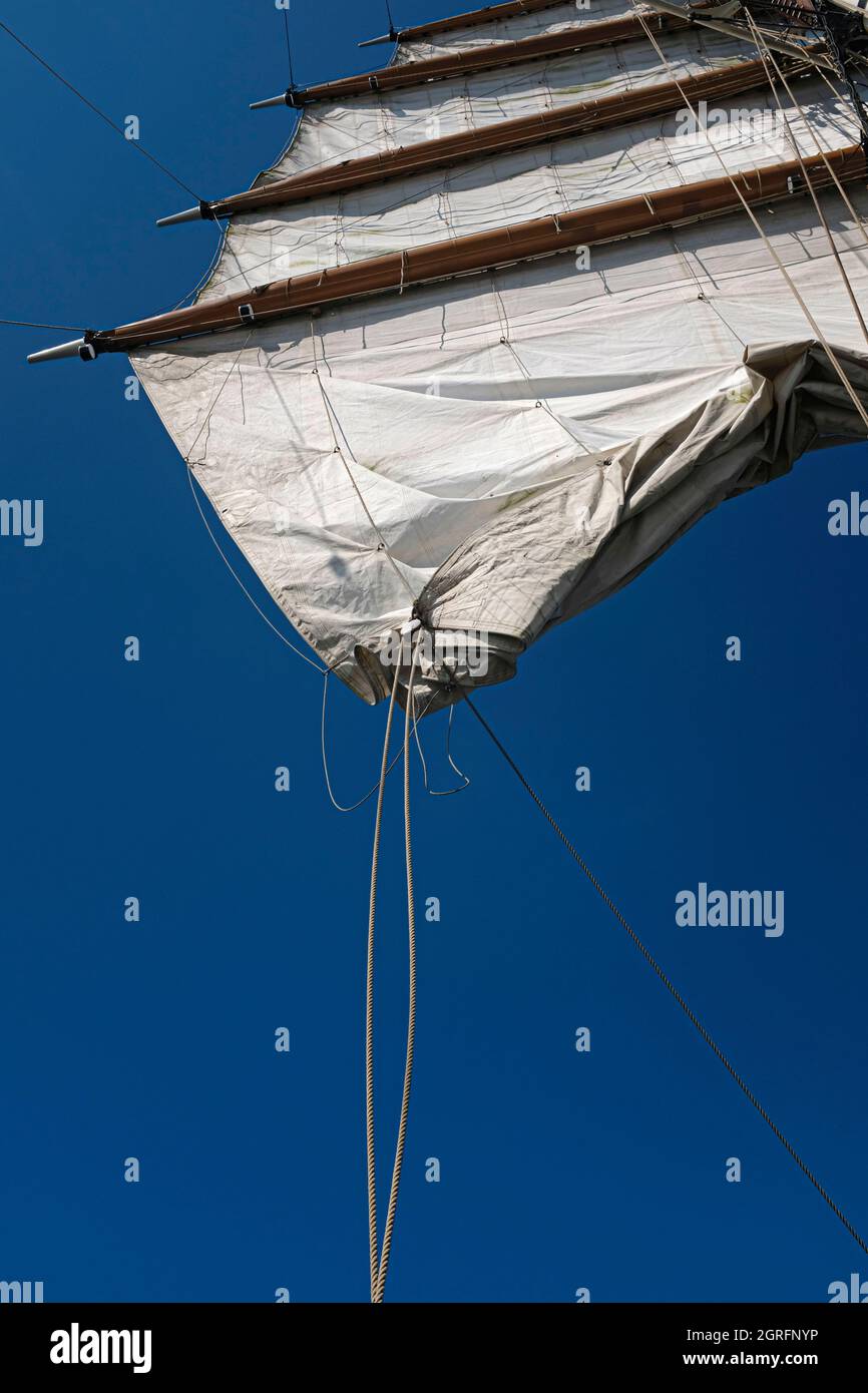 Old three masted schooner hi-res stock photography and images - Alamy