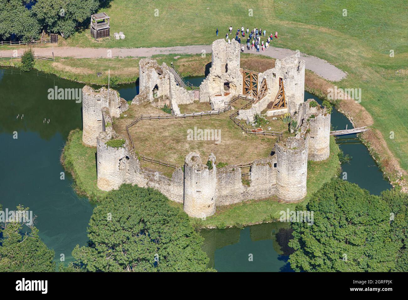Moat castle hi-res stock photography and images - Alamy