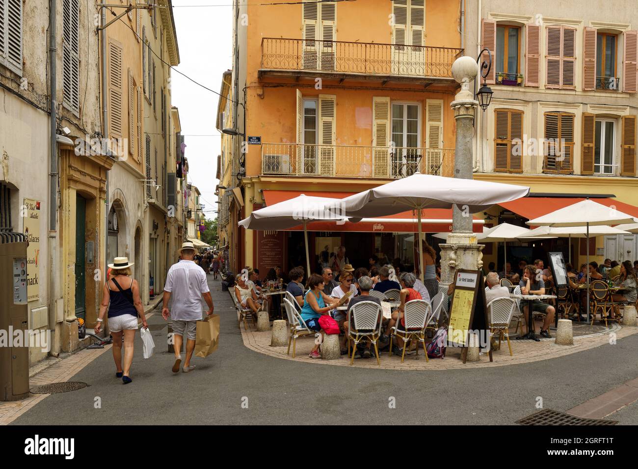France, Alpes Maritimes, Antibes, the Old town, Rue Georges Clemenceau ...