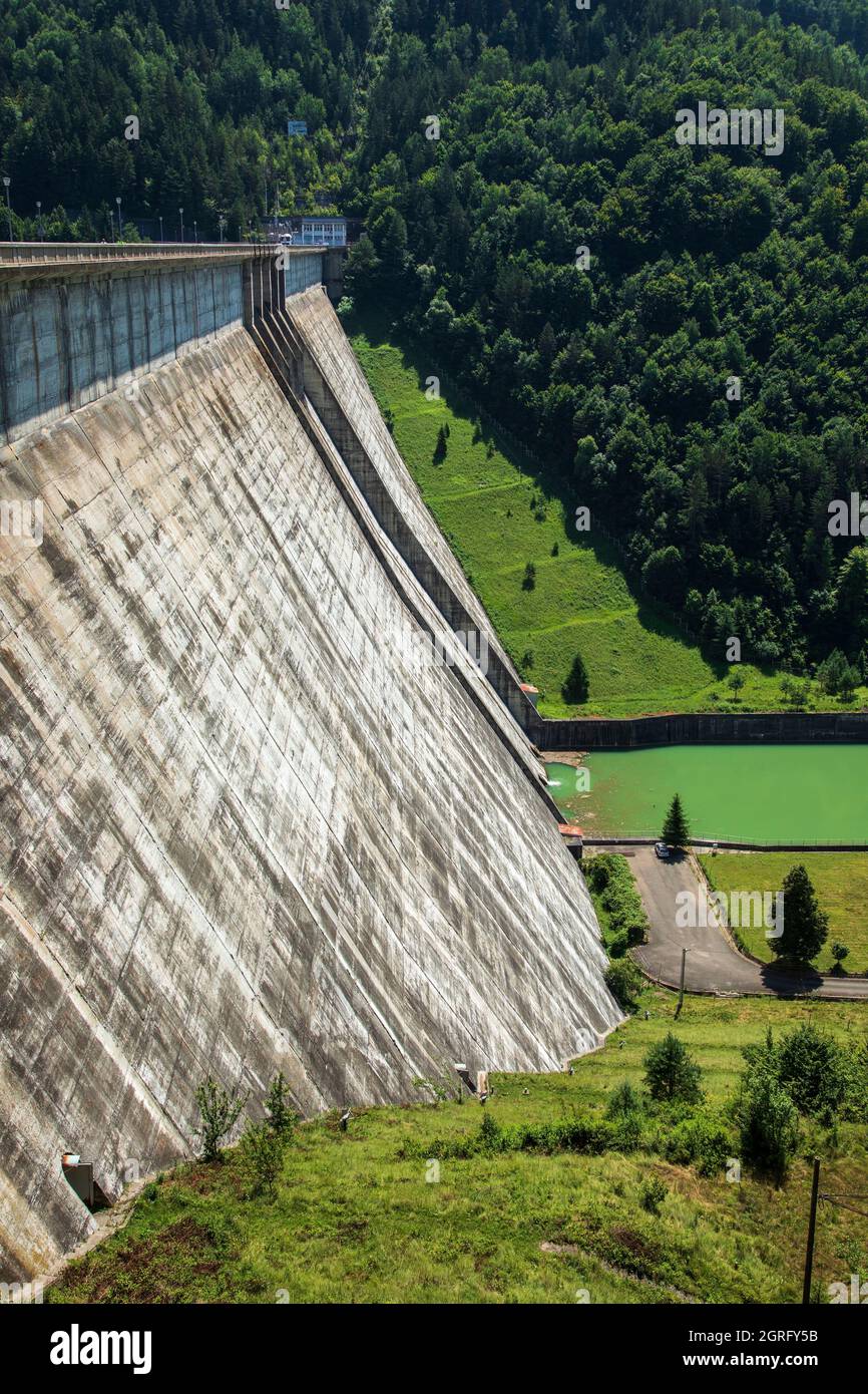 Romania, Bucovina, Bicaz, Bicaz dam on the lake Stock Photo - Alamy