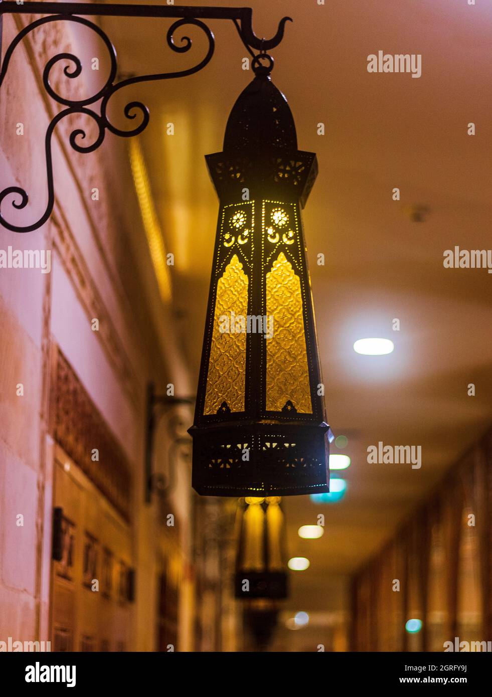 Traditional Arabic lantern Stock Photo - Alamy
