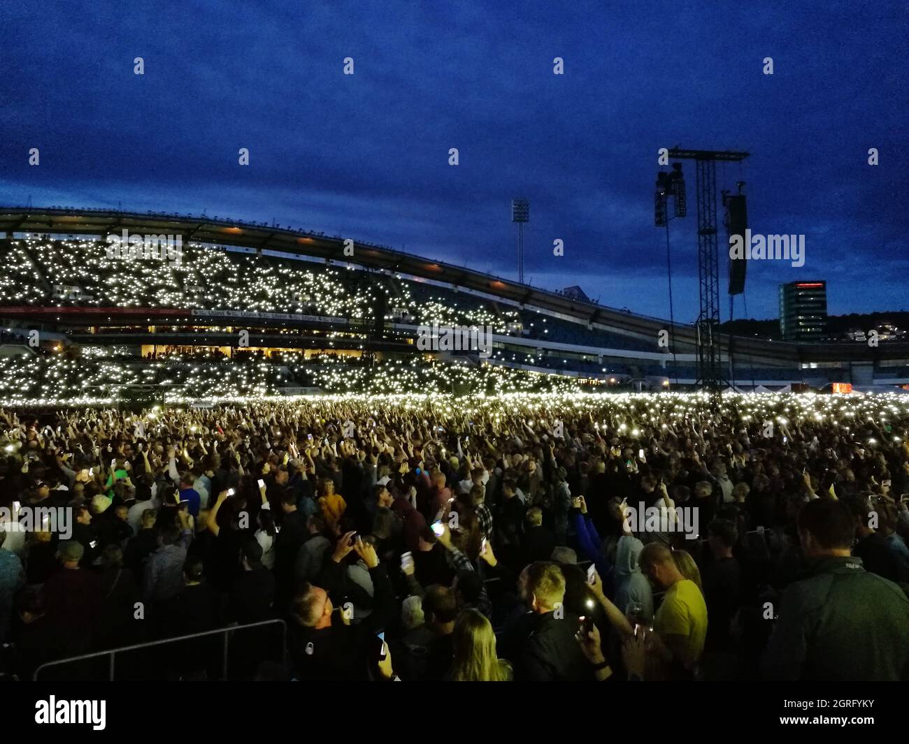 Concert crowd stadium hi-res stock photography and images - Alamy