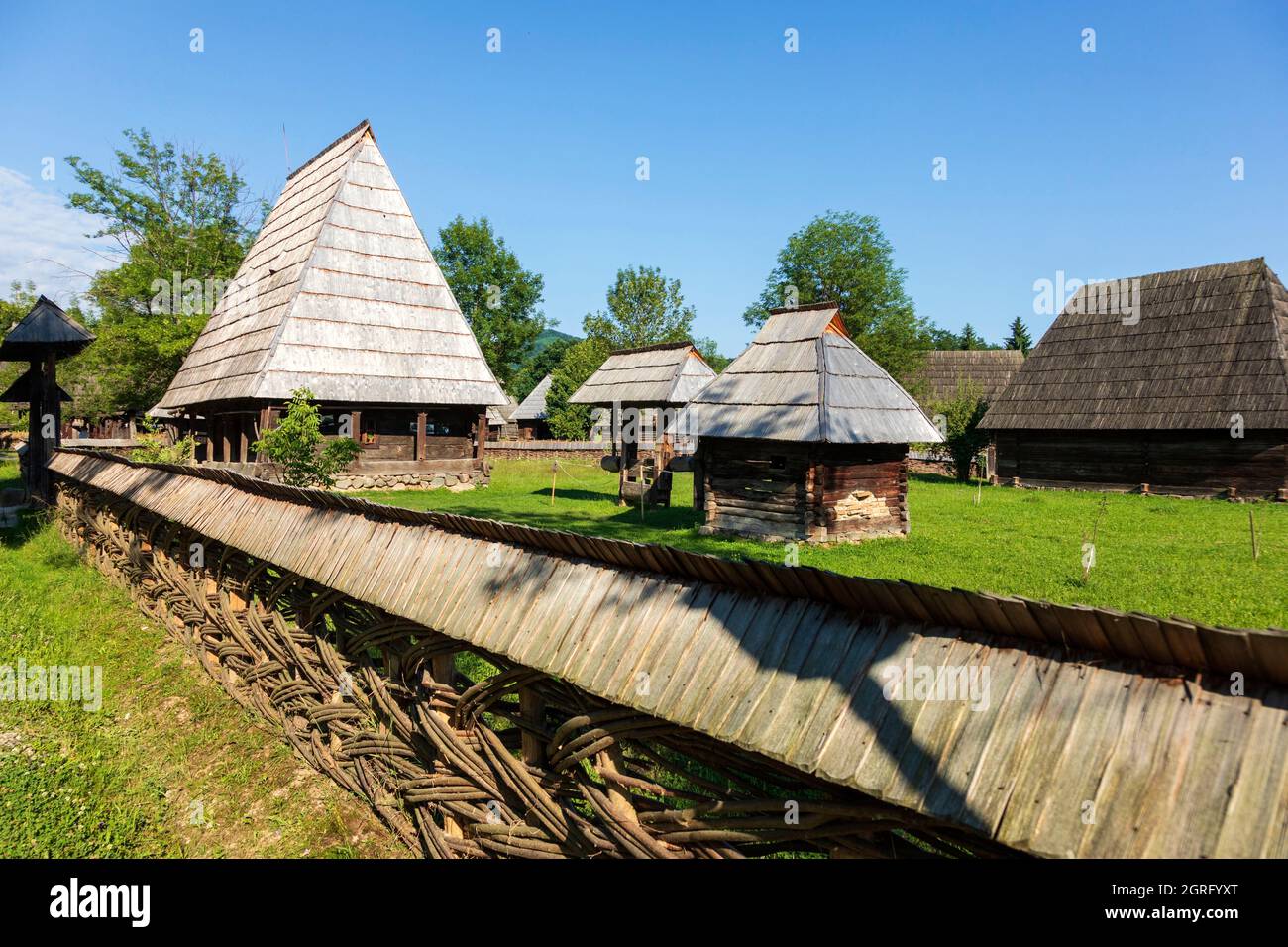 Maramures houses hi-res stock photography and images - Alamy