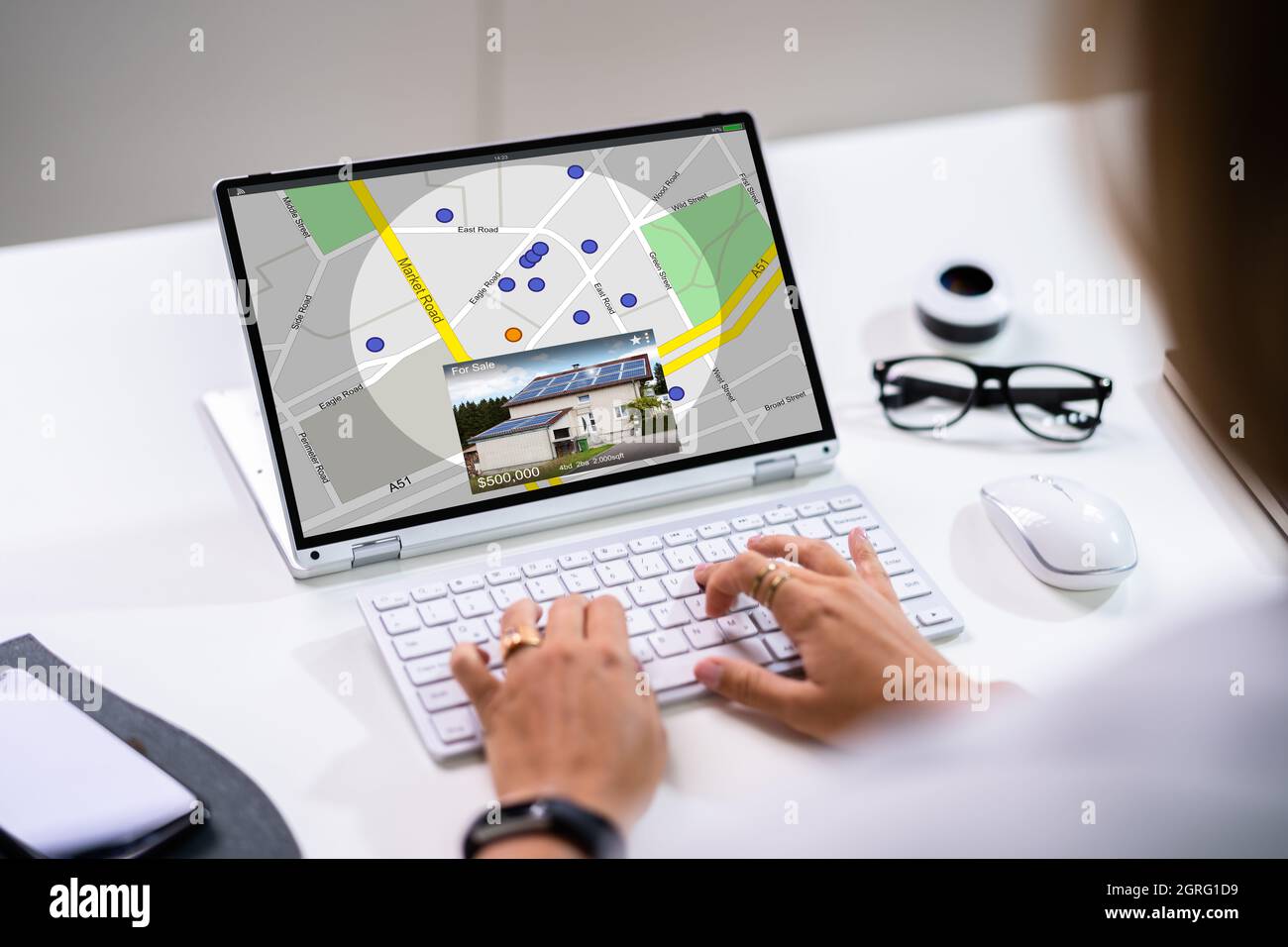 Searching map hi-res stock photography and images - Alamy