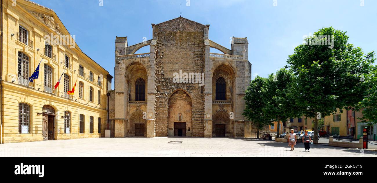 France, Var, Provence Verte, Saint Maximin la Sainte Baume, Place de l ...