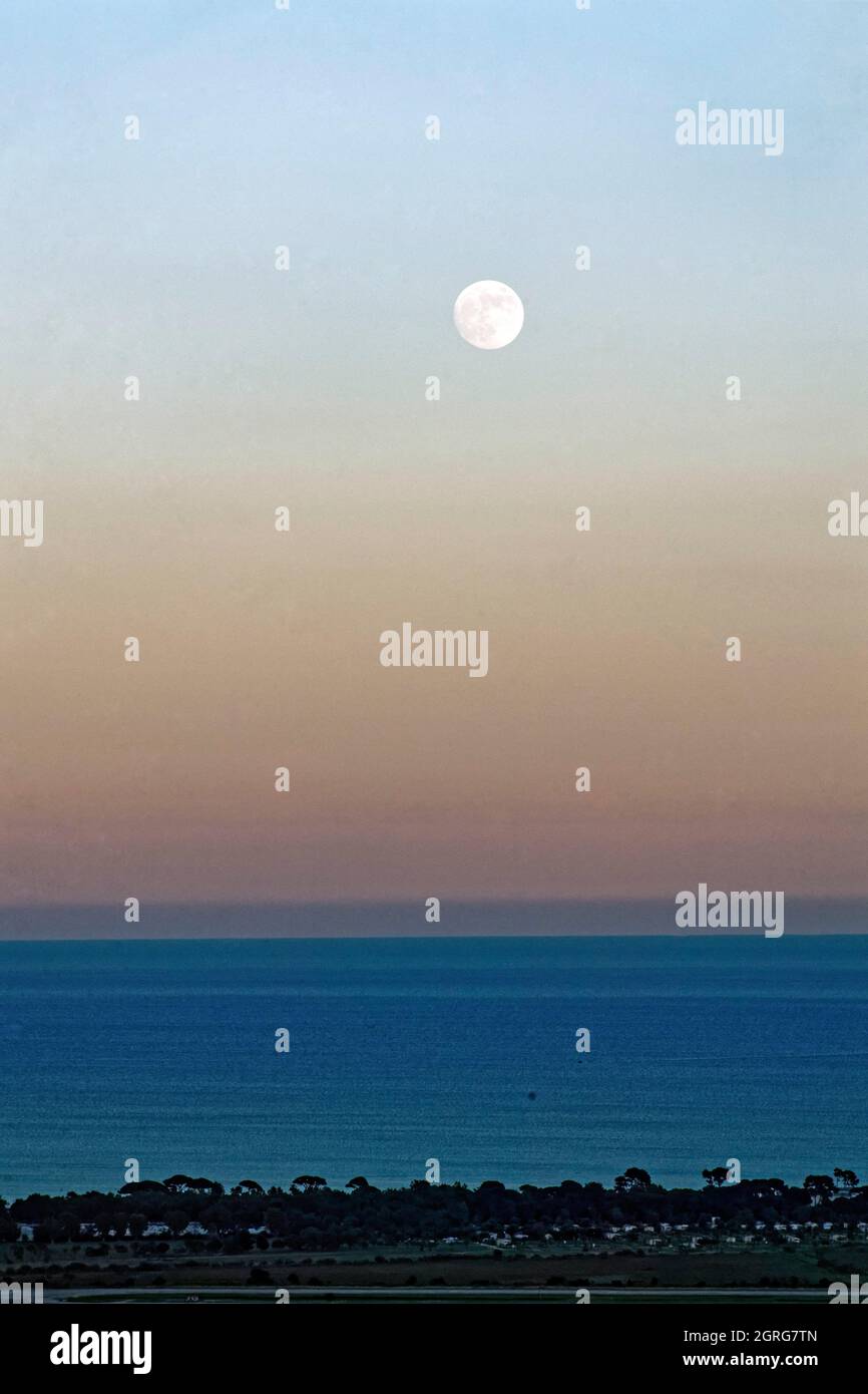 Moonrise panorama hi-res stock photography and images - Alamy