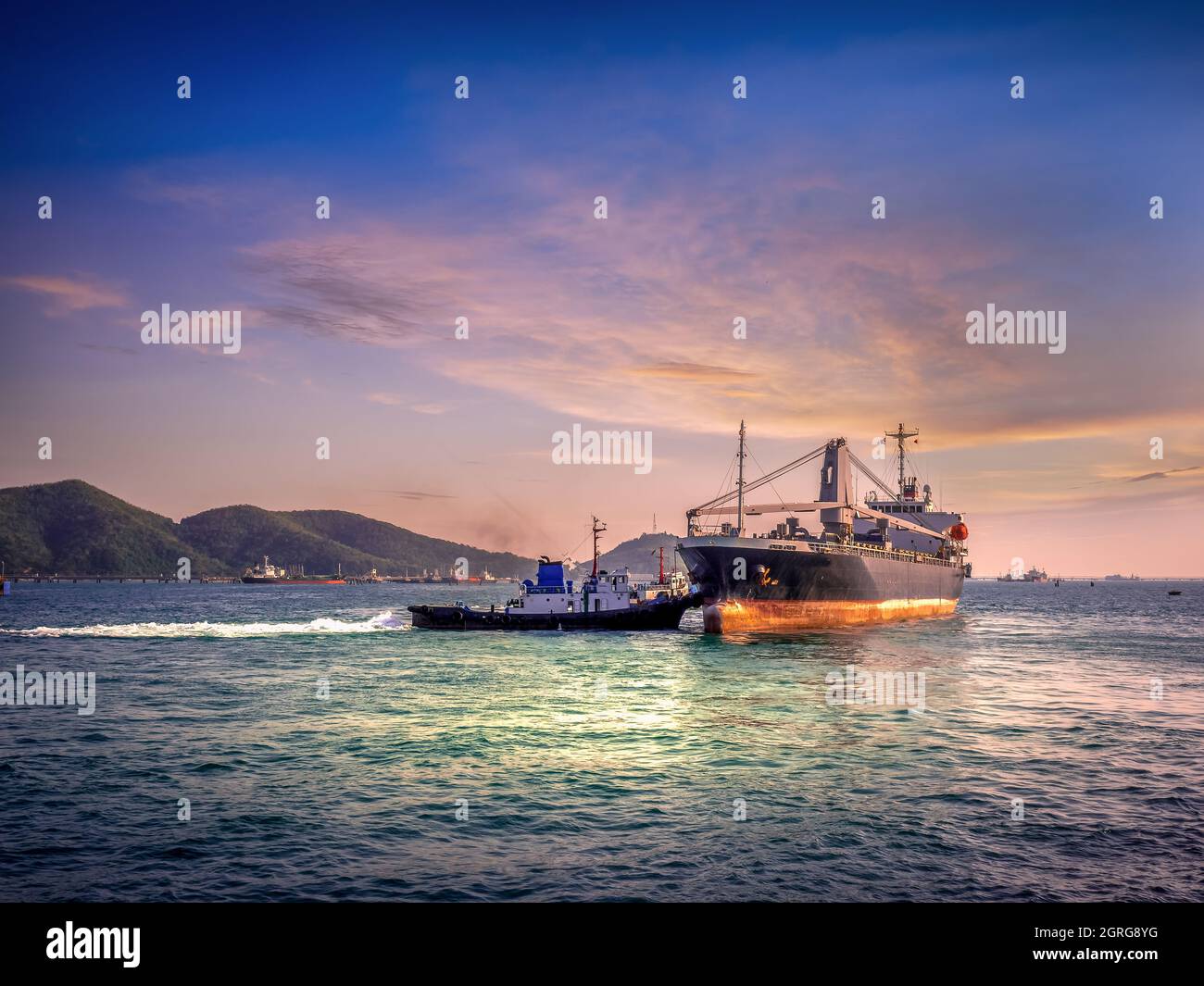 Vessel berthing assistance hi-res stock photography and images - Alamy