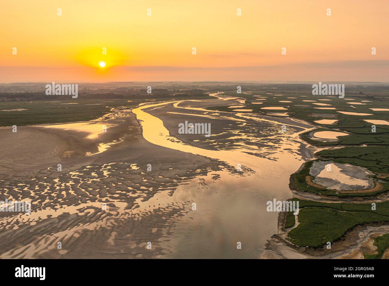 Revealing river bed hi-res stock photography and images - Alamy