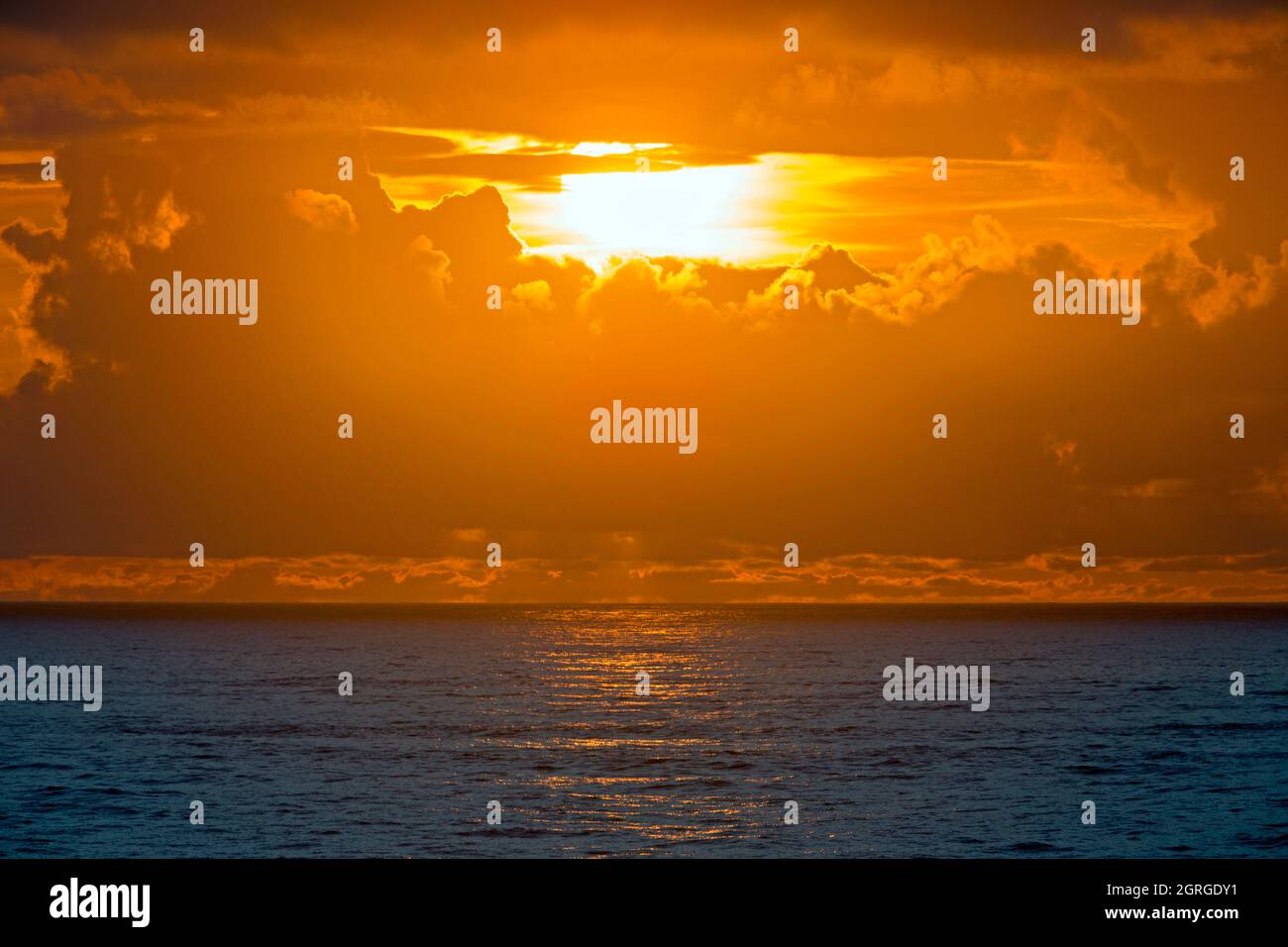 Sunset over the Atlantic Ocean in Les Landes, Ondres, France Stock ...
