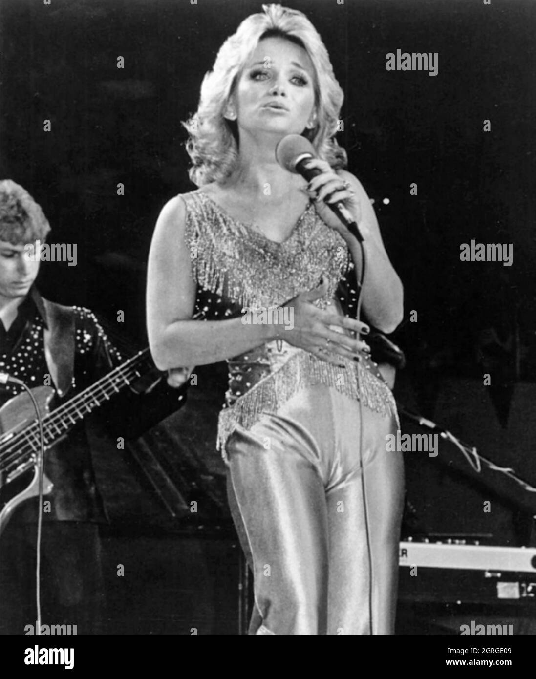 BARBARA MANDRELL Promotional photo of American country singer and film ...