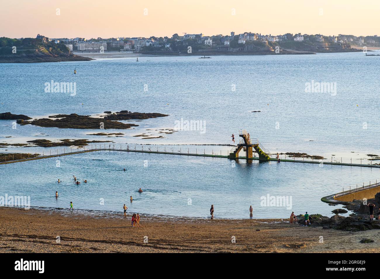 France, Ille-et-Vilaine, Saint-Malo, Bon-Secours beach and its seawater ...