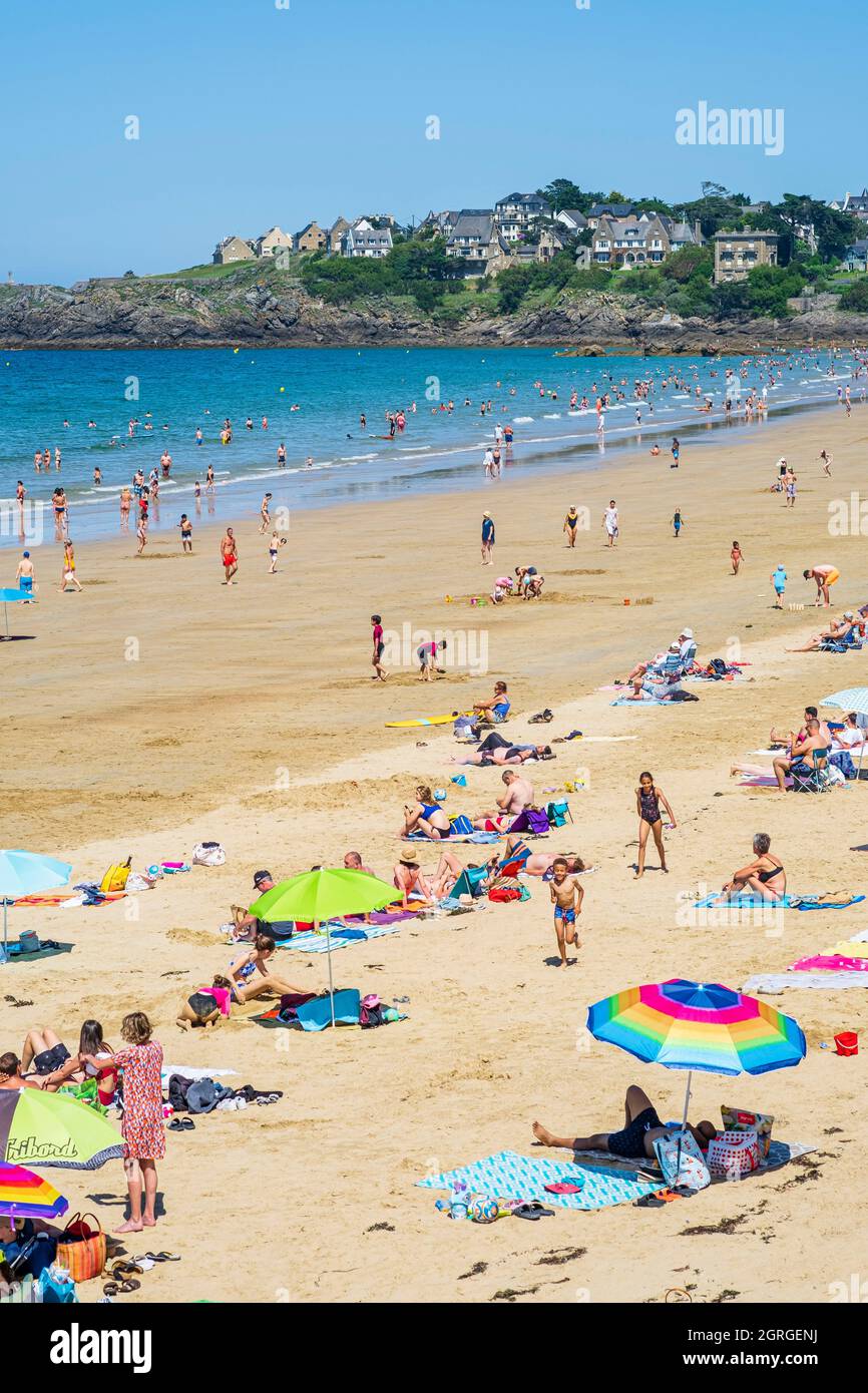 France, Ille-et-Vilaine, Saint-Lunaire, Longchamp beach along the GR 34 ...